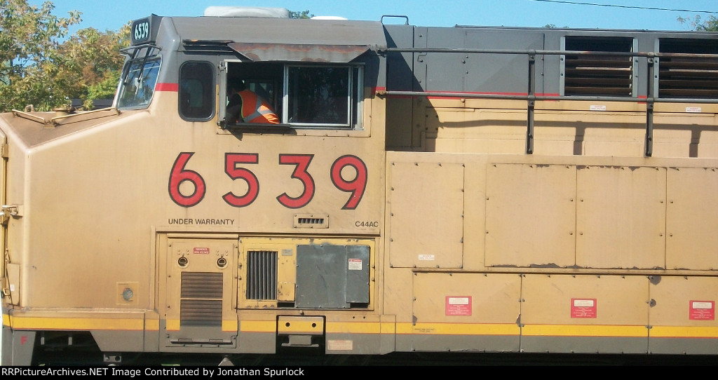 UP 6539 cab close-up view